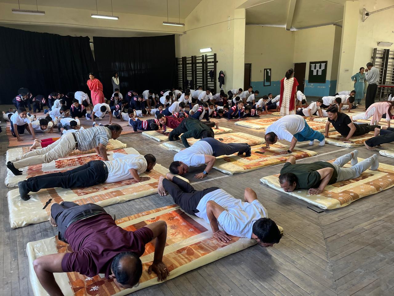 जी॰ डी॰ बिरला मैमोरियल स्कूल रानीखेत में मनाया अन्तरराष्ट्रीय योग दिवस ...